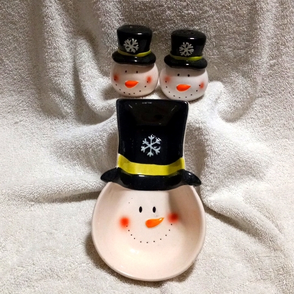 Dining | Set Of Snowman Salt Pepper And Spoon Rest | Poshmark